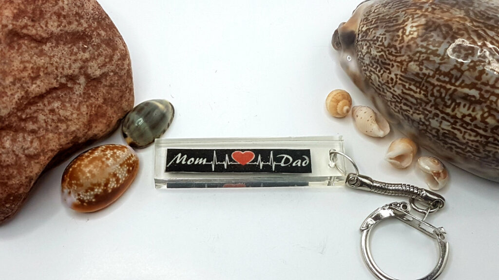 Mom 'heart' Dad key chain - Vortex Crafts